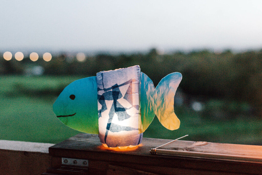 Upcycling DIY Laterne aus Plastikflasche basteln - Uponmylife