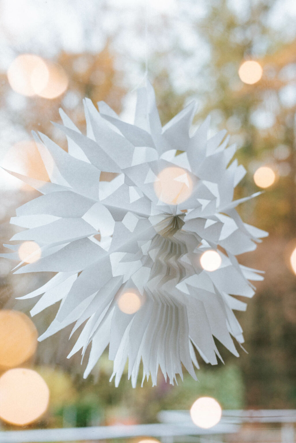 Papiersterne basteln: Weihnachtliche DIY Sterne aus Papier